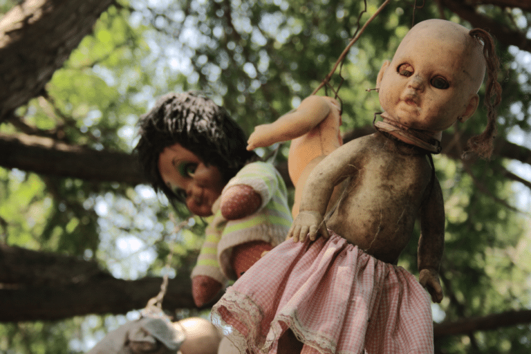 La Isla de las Muñecas: How A Creepy Island of Rotting Dolls in Mexico ...
