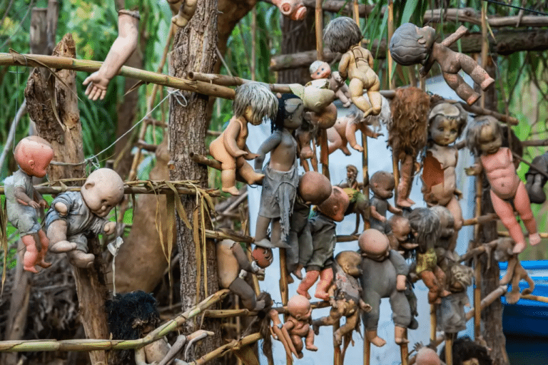 La Isla de las Muñecas: How A Creepy Island of Rotting Dolls in Mexico ...